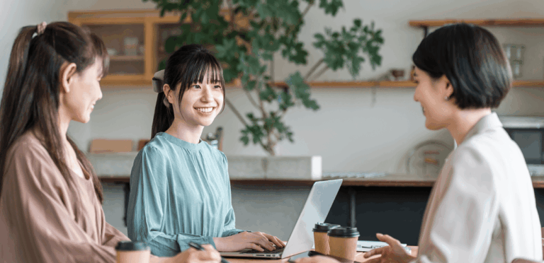 『EMOTICS』の特徴｜AIで来客数や属性を可視化するマーケティングツール