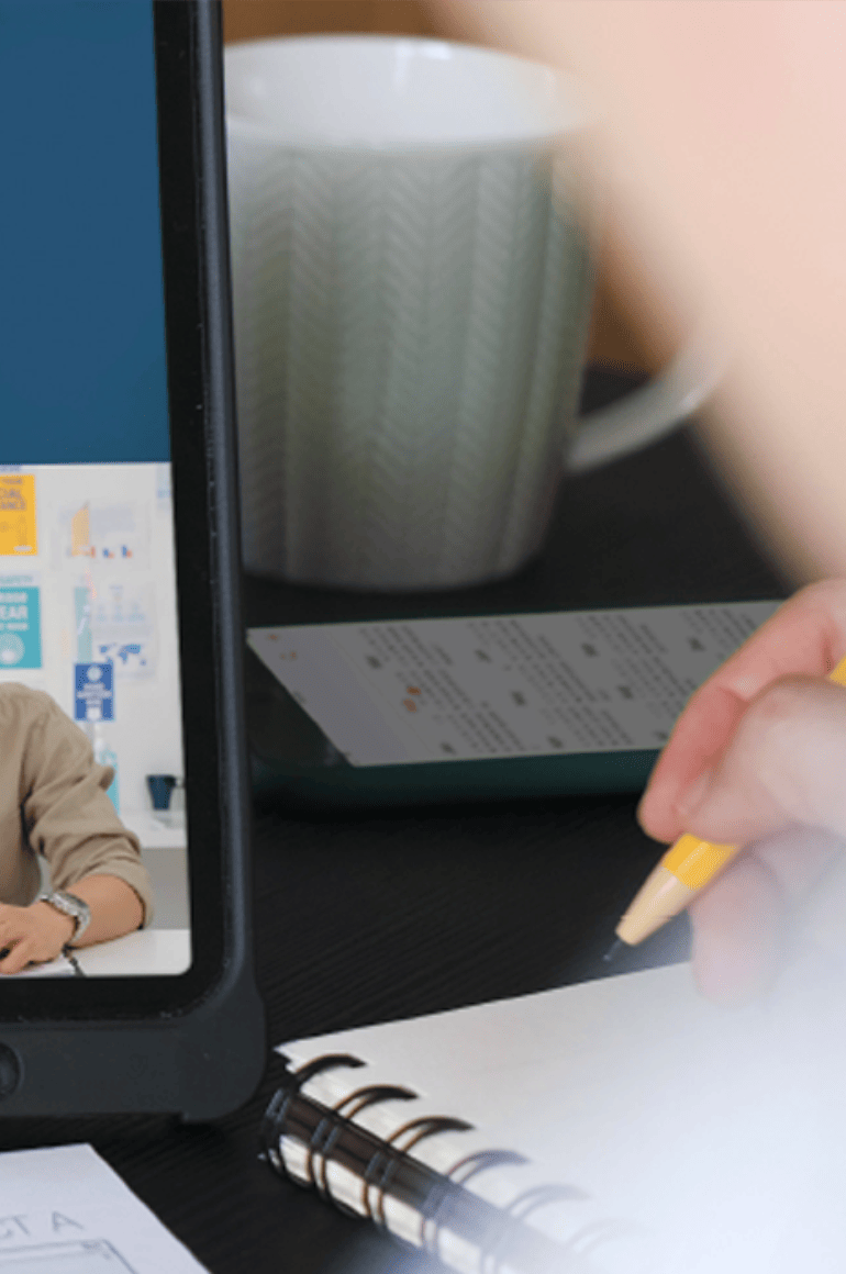 『EMOTICS』｜AIで来客数や属性を可視化するマーケティングツール